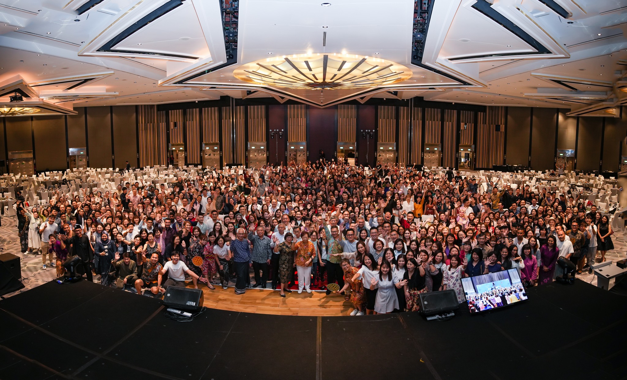 Working at Maxi-Cash Financial Services: Culture, Benefits, and Leadership