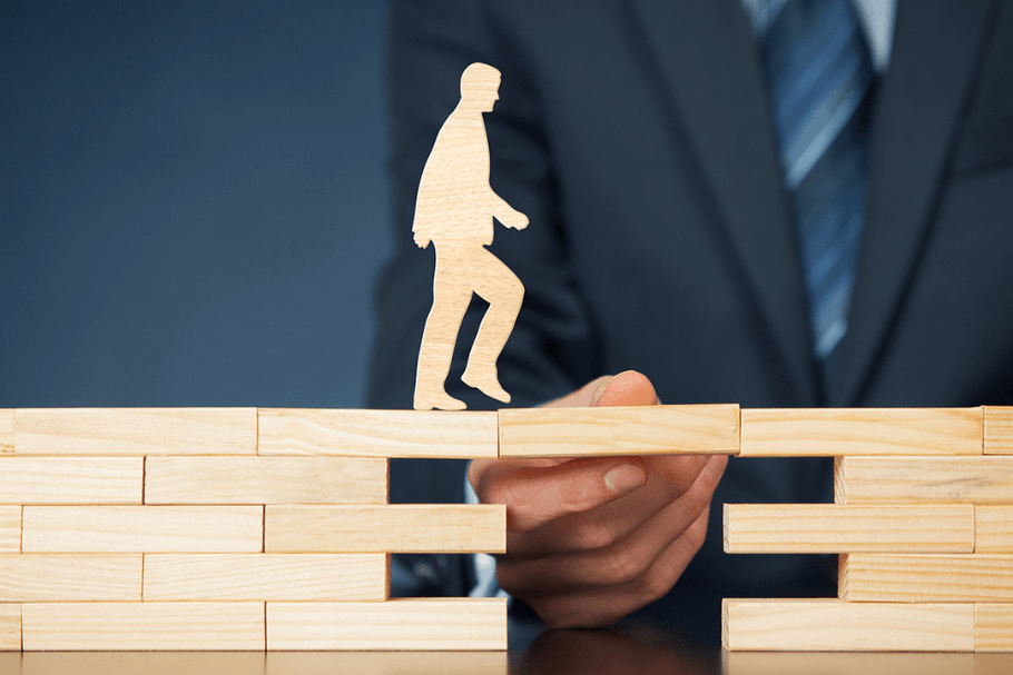 Lateral Move vs Vertical Move: Which is right for you?